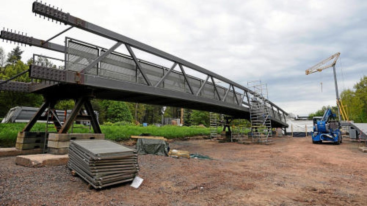 Neue Fußgängerbrücke über die A4 wird am Wochenende eingehoben