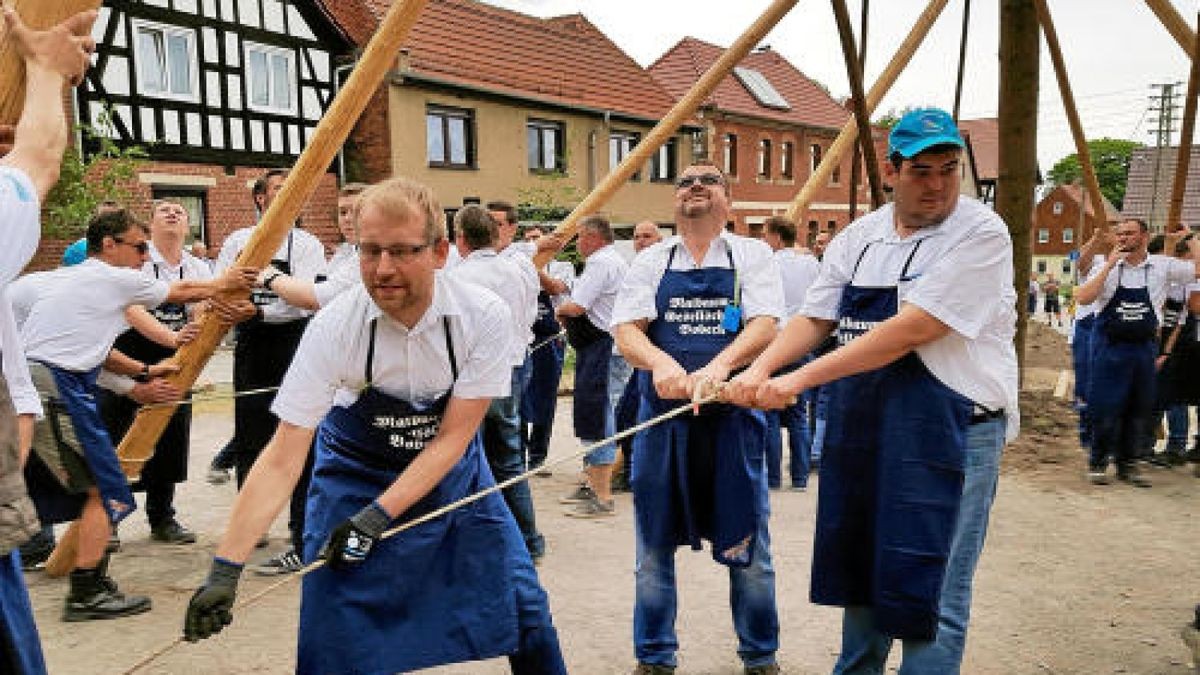 Ein Maibaum zum Männertag in Bobeck