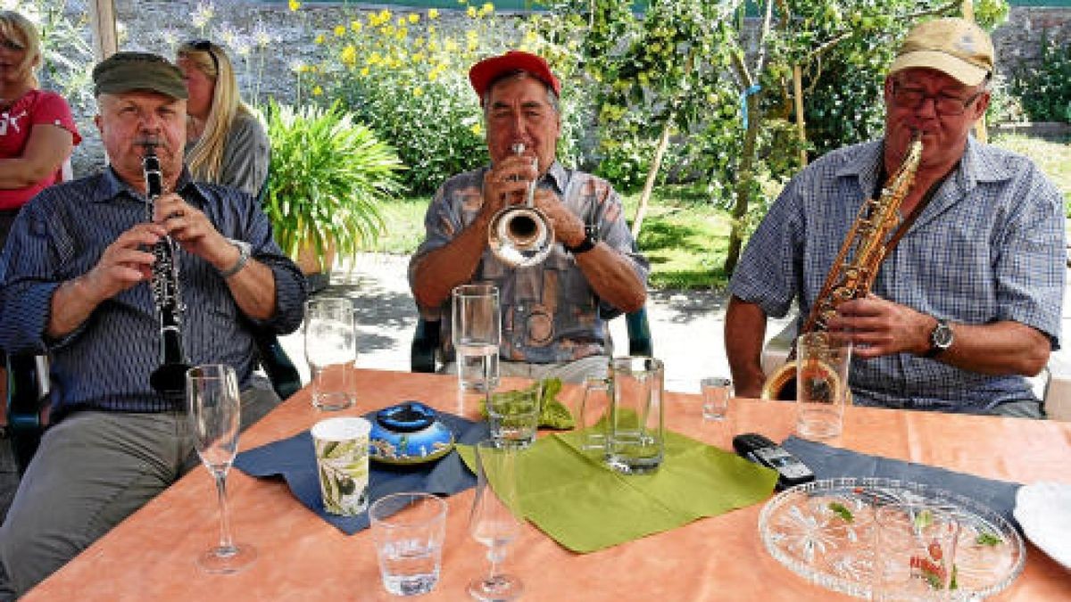 Heiße Ständchenrunde zur Kirmes in Hammerstedt