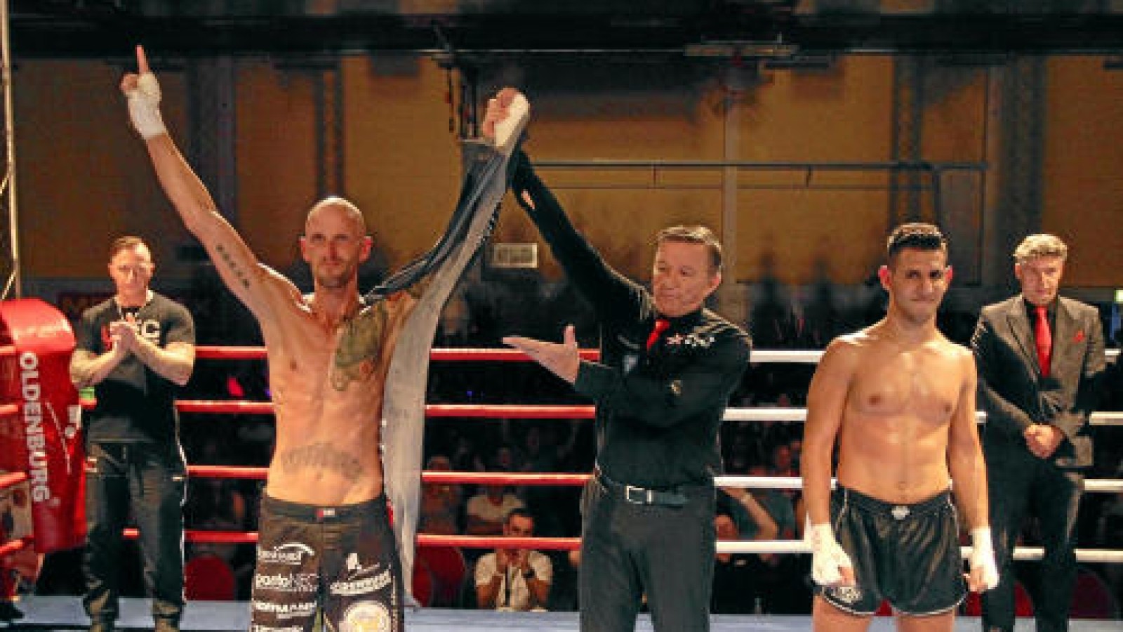 Sieg vor 1000 Zuschauern: Kallenbach bleibt Kickbox-Weltmeister