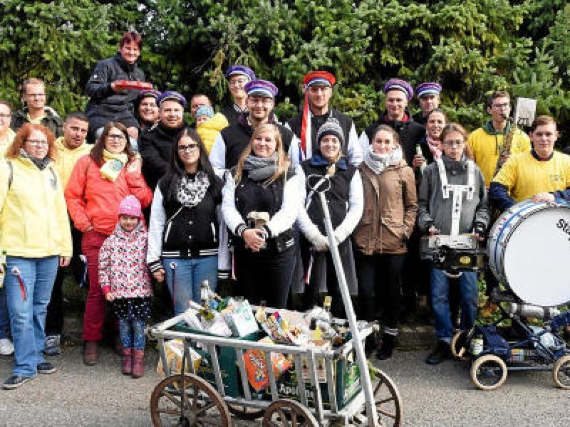 Tröbsdorf: Ständchenrunde mit Doomsday und Gästen