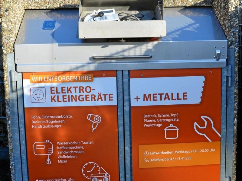 Erste Leerung der Elektroschrott-Container in Weimar