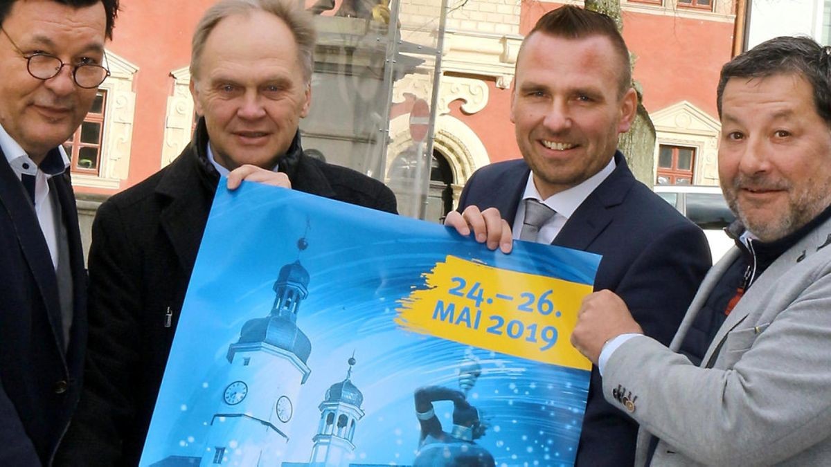 Mit fliegendem Piano zum Mohrenfest