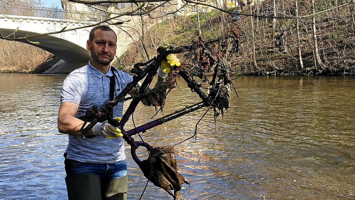 Erfurter Bürger entmüllen den Flutgraben und sein Ufer