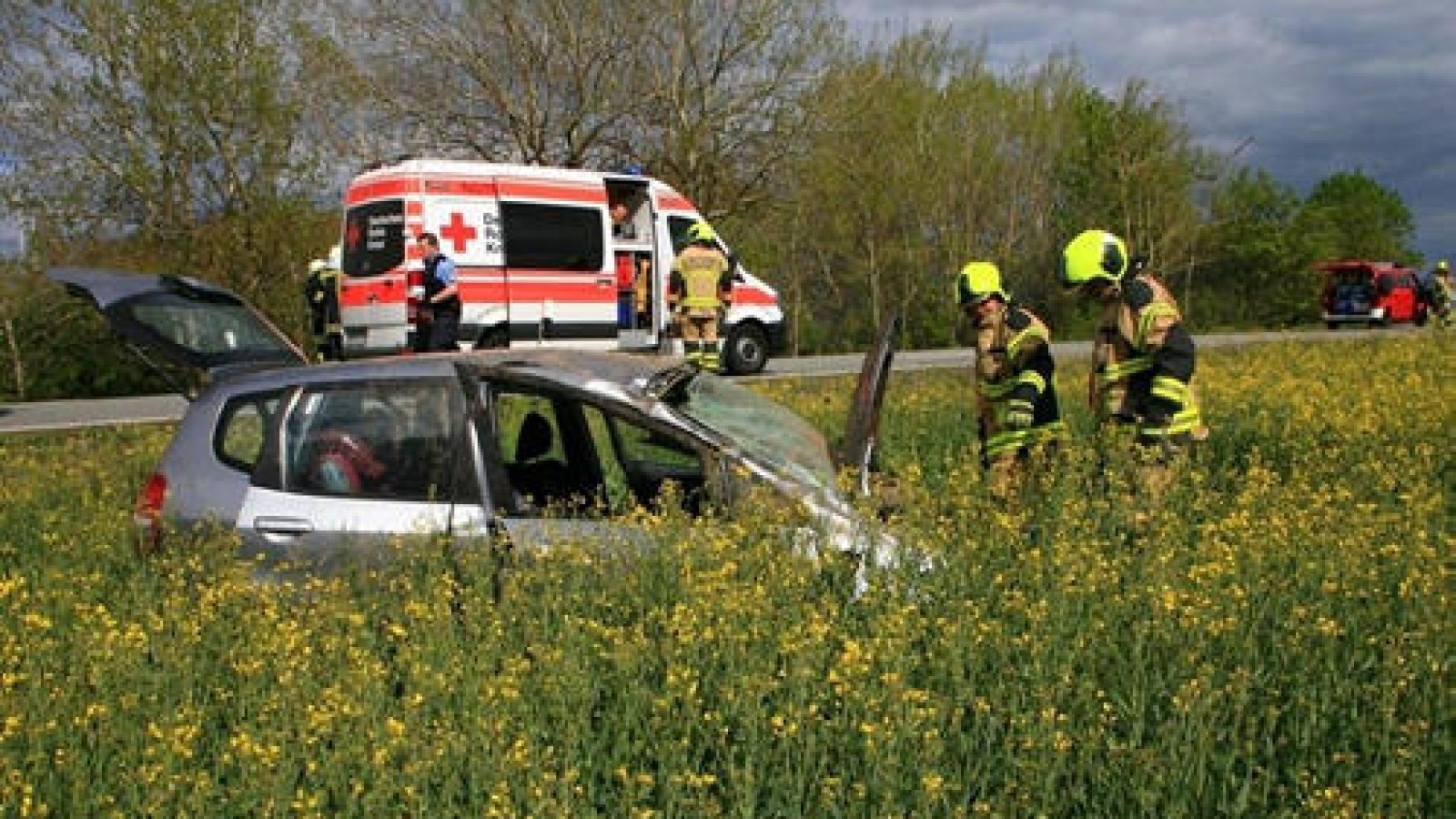 Schwerer Unfall auf B4: Rettungshubschrauber im Einsatz