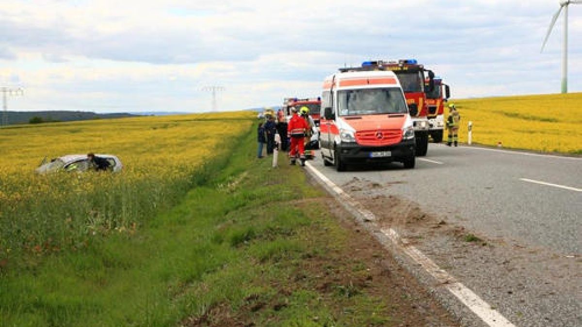 Schwerer Unfall auf B4: Rettungshubschrauber im Einsatz