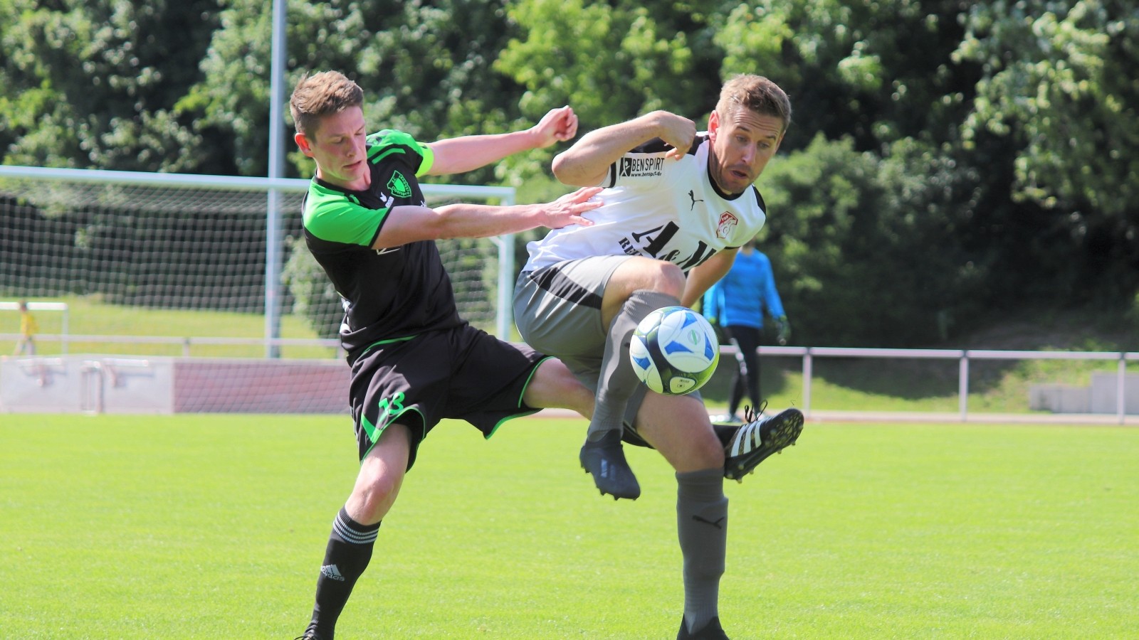 Max Schenkel trifft für beide Teams