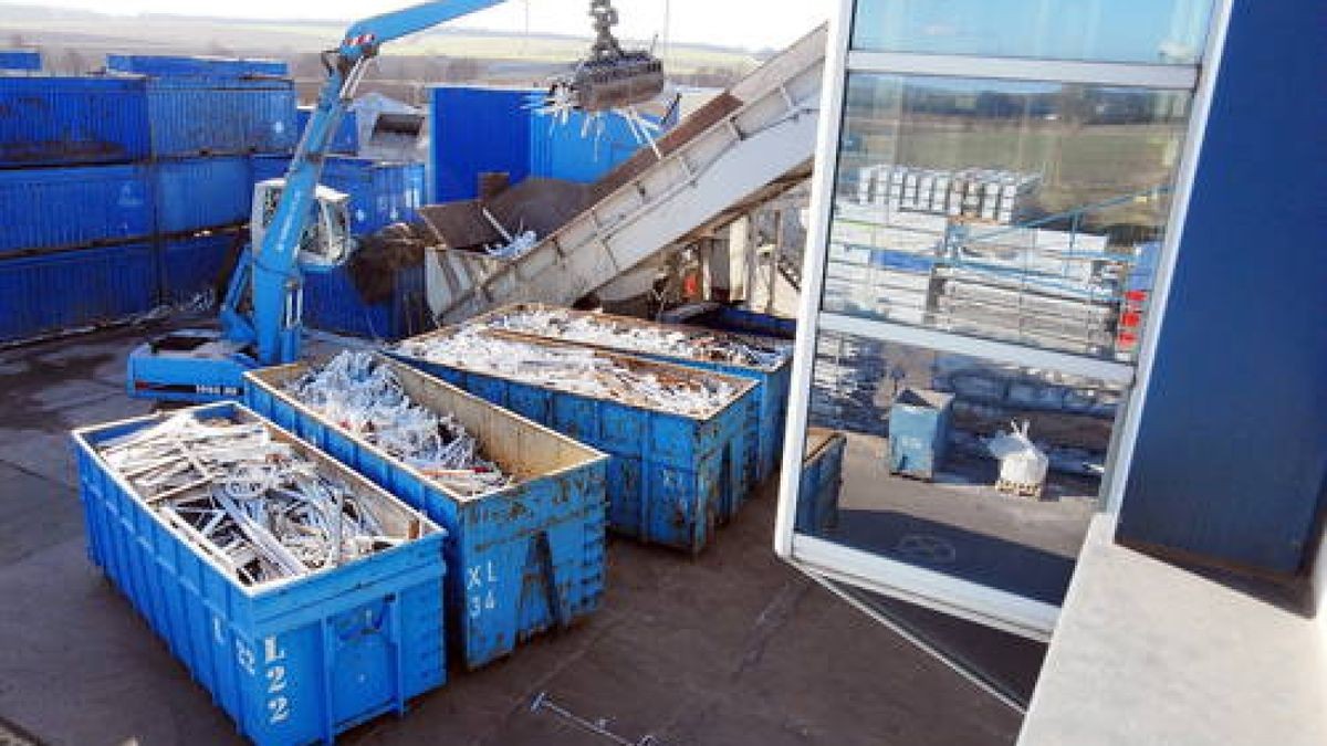 Veka Umwelttechnik Behringen recycelt alte Kunststofffenster