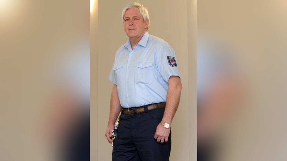 Auch Justiz trägt fortan blaue Uniform