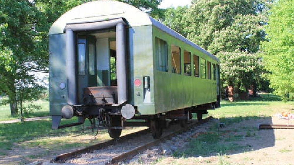 Ein Café am Nesseltal-Radweg: 14 Tonnen-Waggon umgesetzt