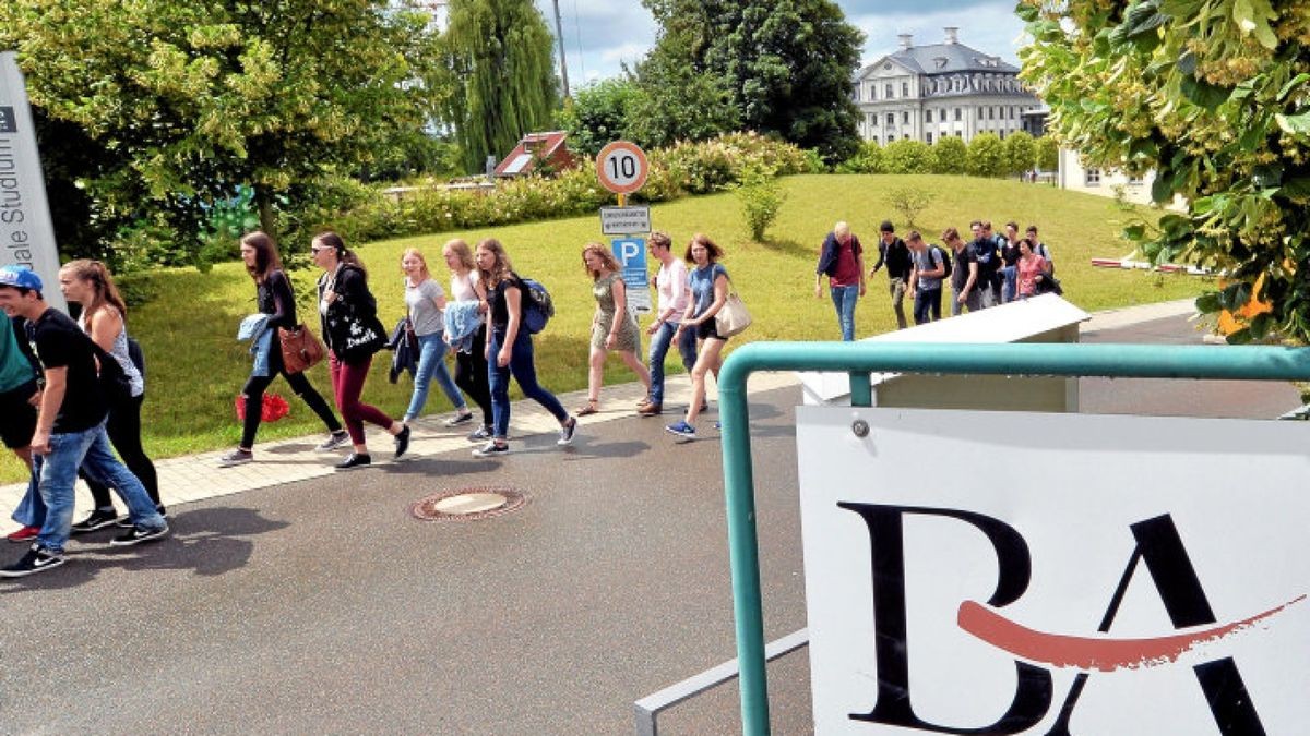 Duale Hochschule Gera-Eisenach: Einzug ins Tinzer Schloss am Jahresende
