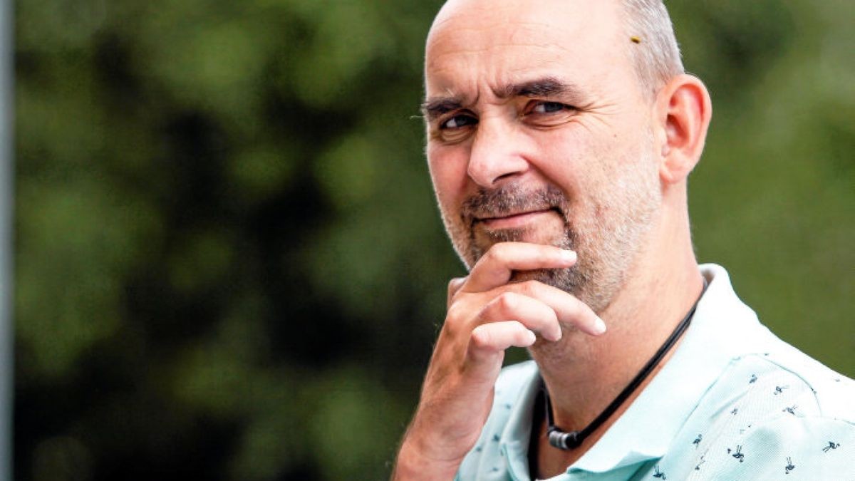 Trotz Rollstuhl: Michael Gryga arbeitet seit 20 Jahren als Volleyball ...