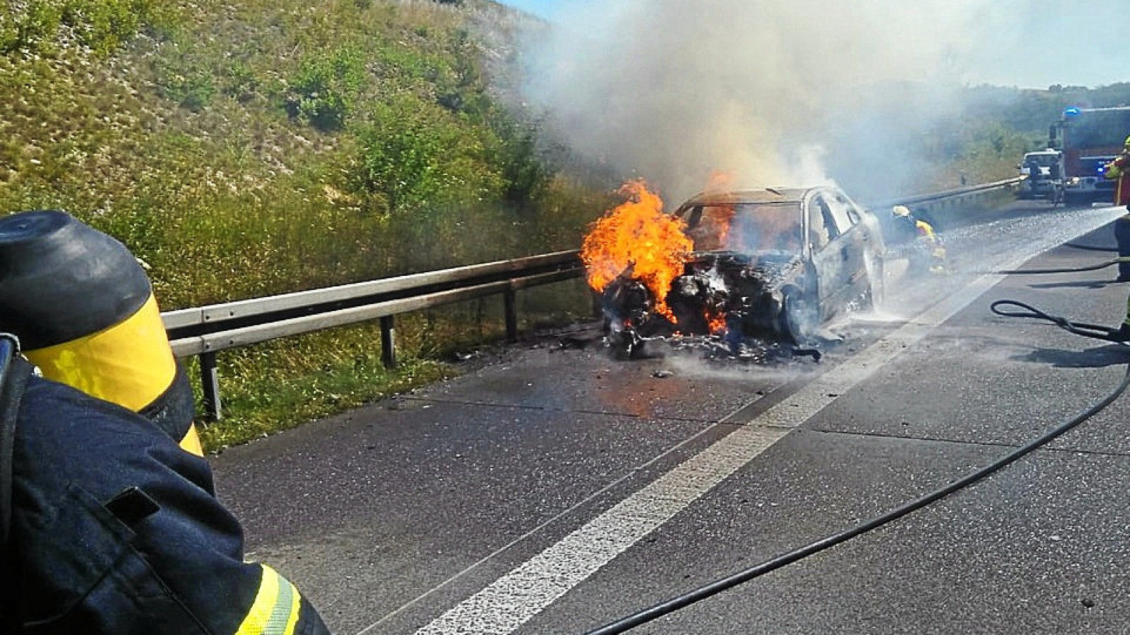 Jena: Mercedes fängt Feuer nahe Jagdbergtunnel
