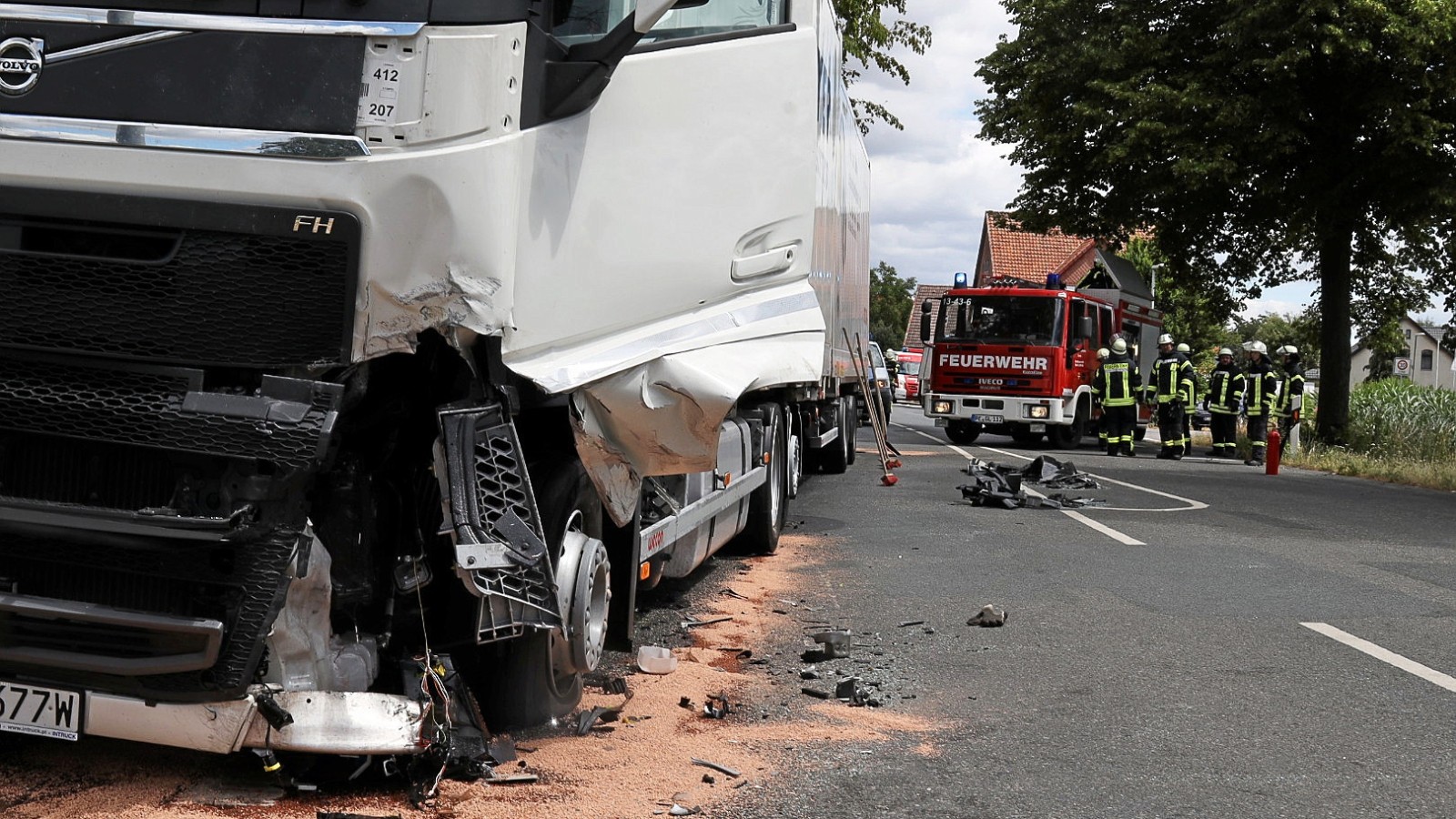Schwerer Unfall auf B1 bei Ilsede - Fahrer schwer verletzt