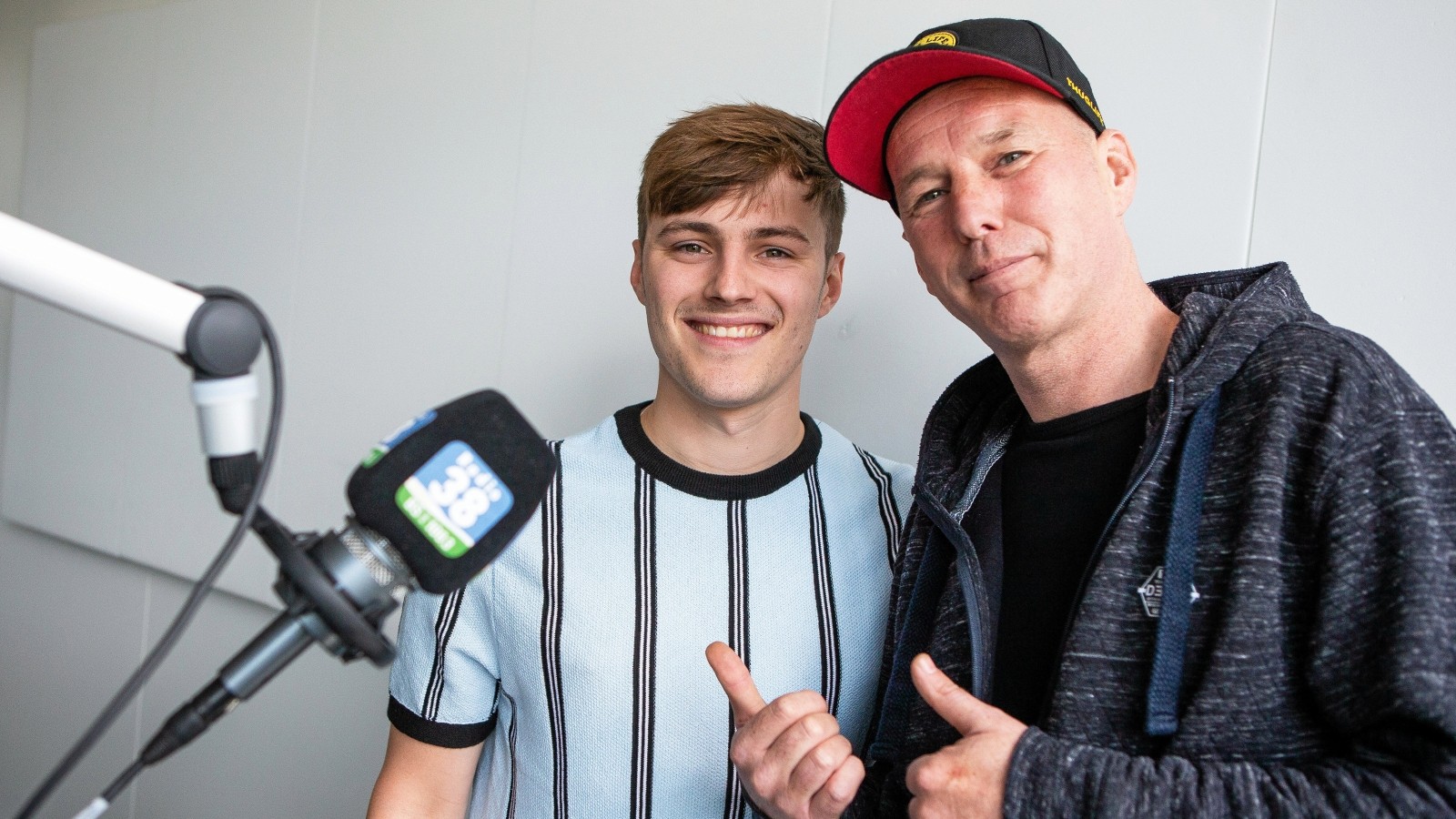 Der britische Sänger Tom Gregory ist in der Stadt