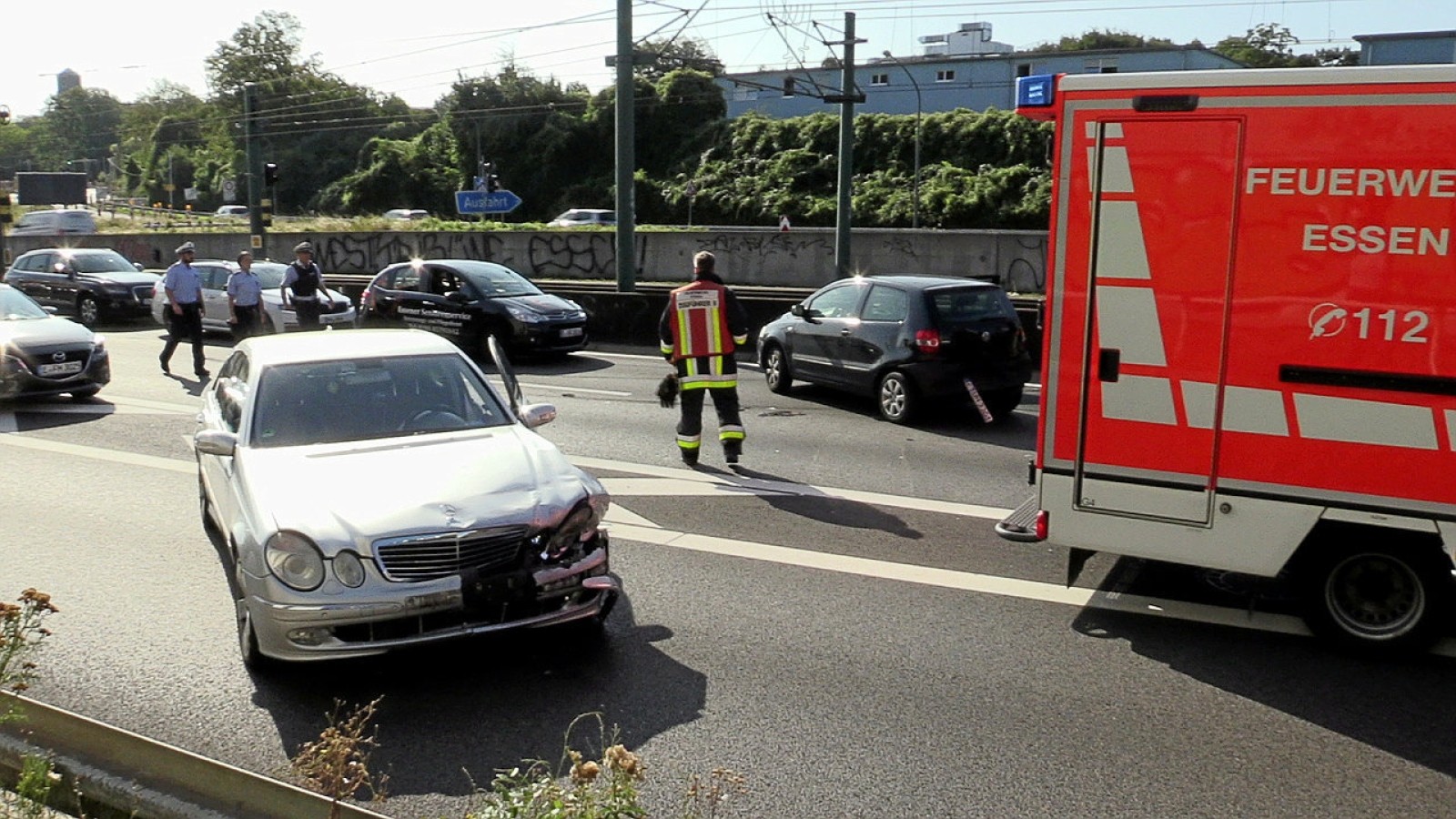 Unfall auf der A40: Autobahn in Richtung Duisburg verengt