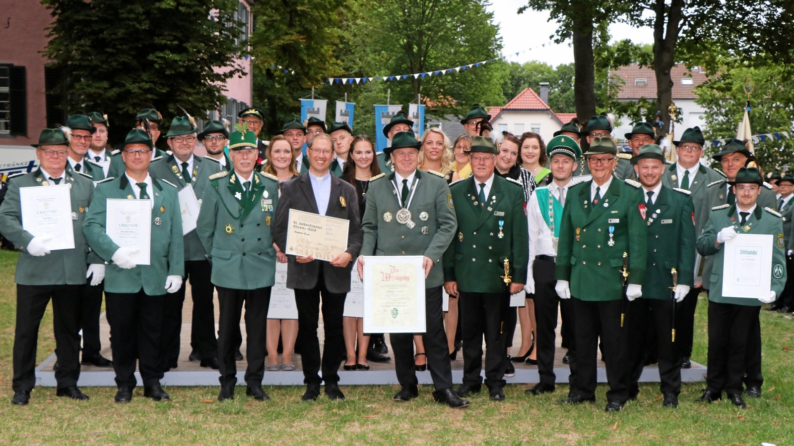 Neheimer Oberst erhält Orden für hervorragende Verdienste