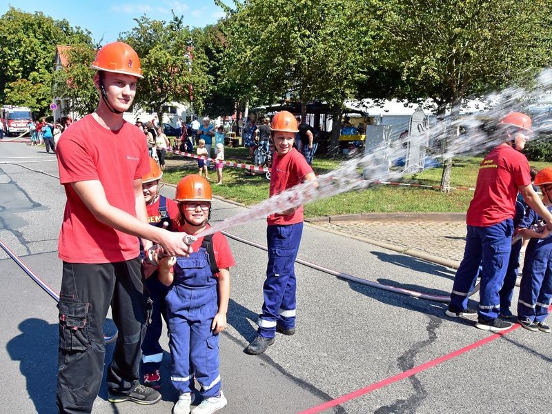 Wettkampf, Tanz und echter Einsatz in Jecha