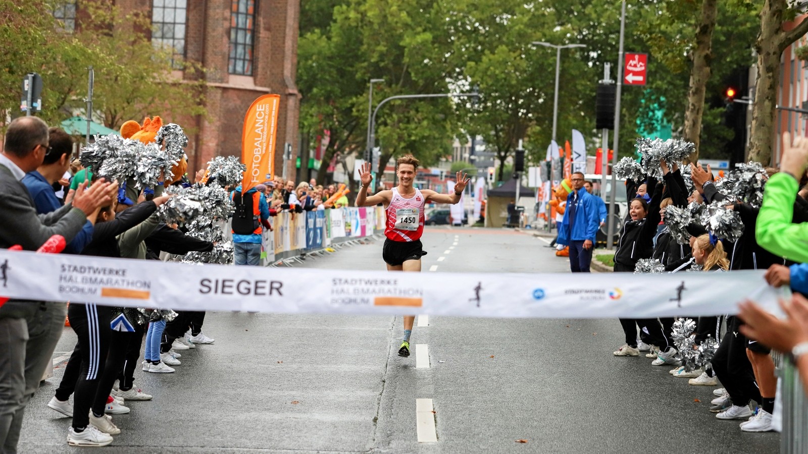 Steven Orlowski genießt den Halbmarathon durch Bochum