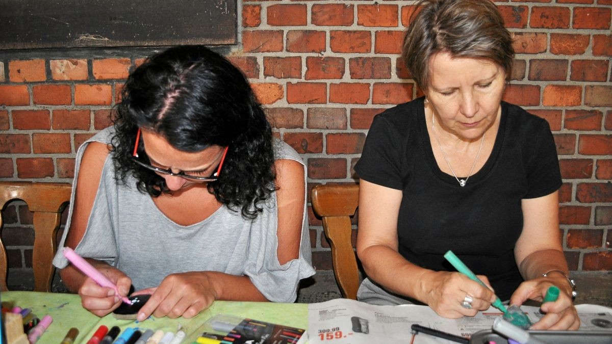 Okersteine bemalen, auslegen und finden