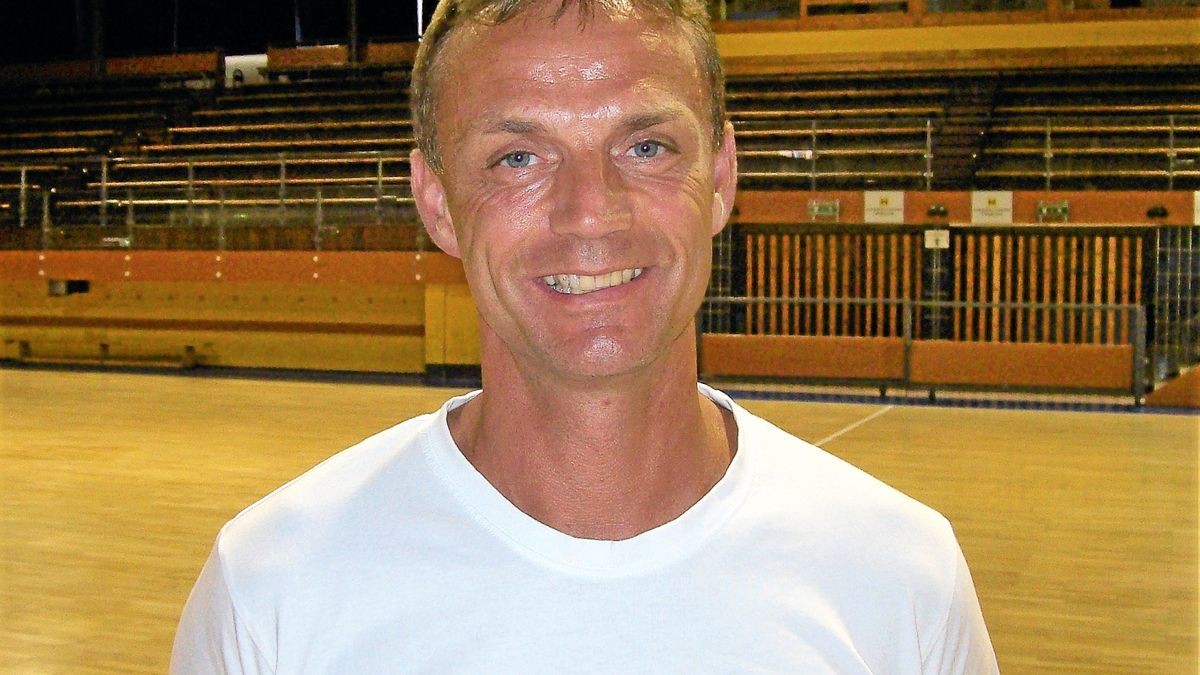 Zum Auftakt sind die Rollen ganz klar verteilt