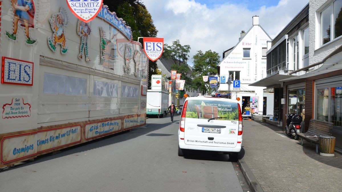Die Michaelis-Kirmes in Brilon in der Aufbauphase