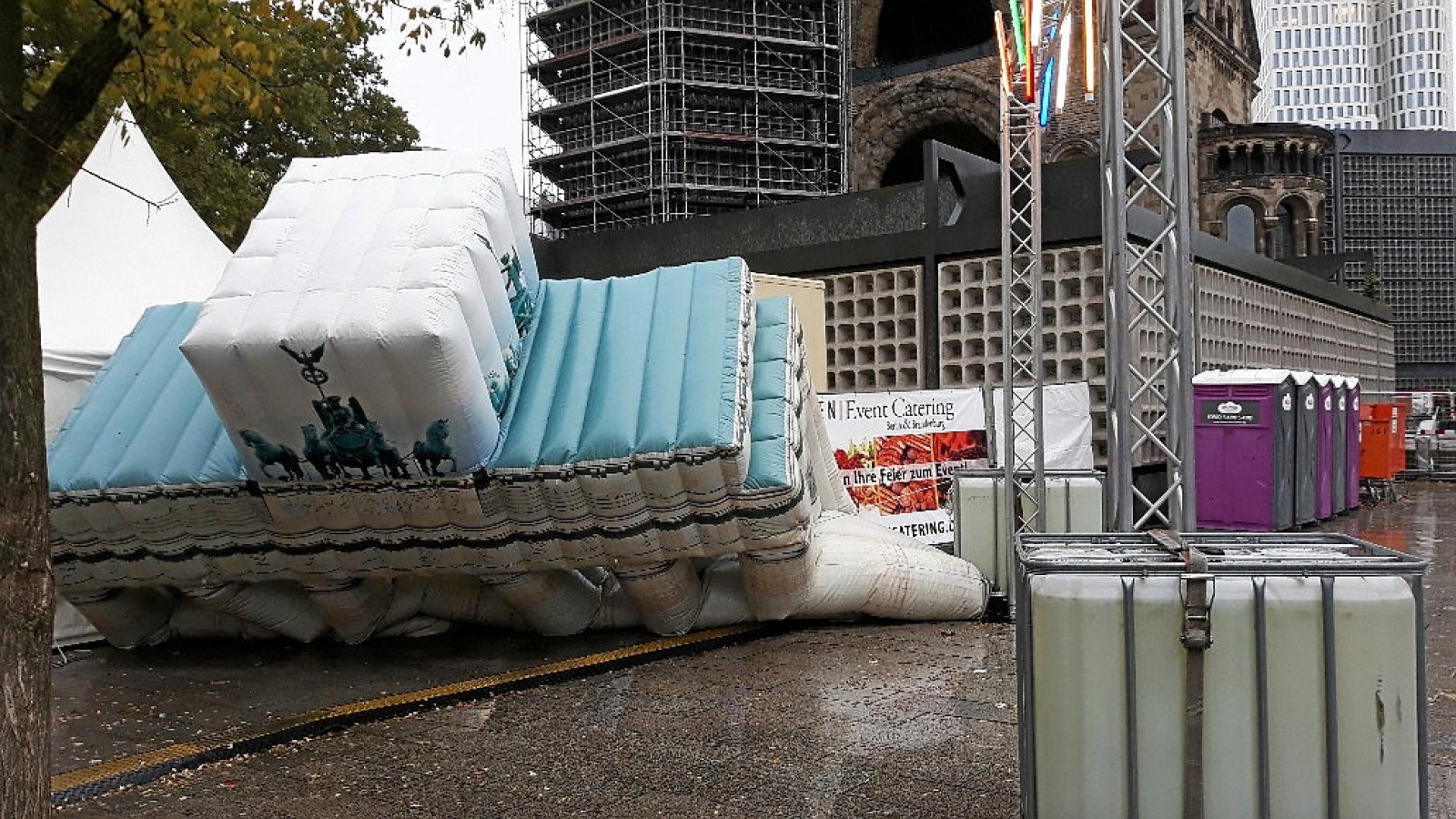 Breitscheidplatz in Berlin immer vermüllter - Beschwerden über Dreck ...