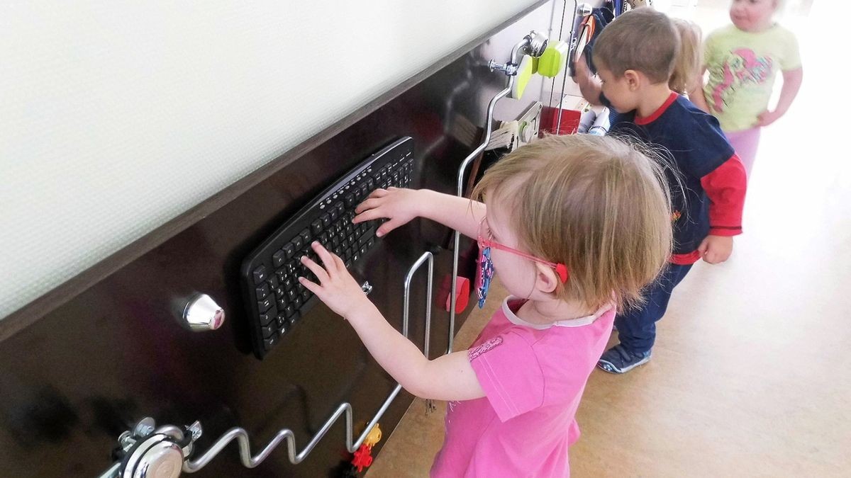 Computertastatur gehört zur Sinneswand in Ronneburg