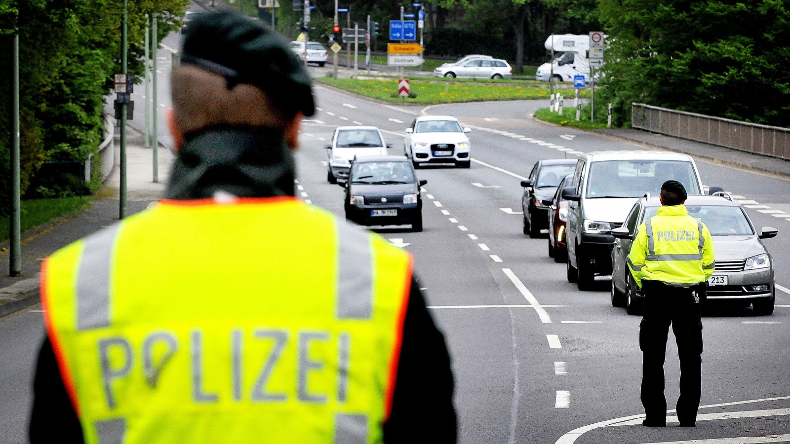 Polizei mit Hundertschaft aus Bochum im HSK im Einsatz