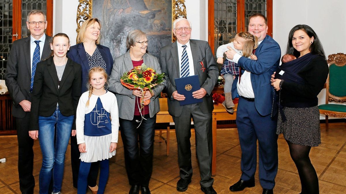 Friedhelm Woch aus Moers erhält das Bundesverdienstkreuz