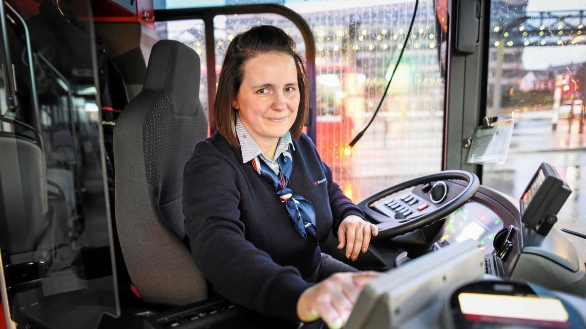 Bürgerbusfahrerin lenkt jetzt Linienbusse der Rheinbahn