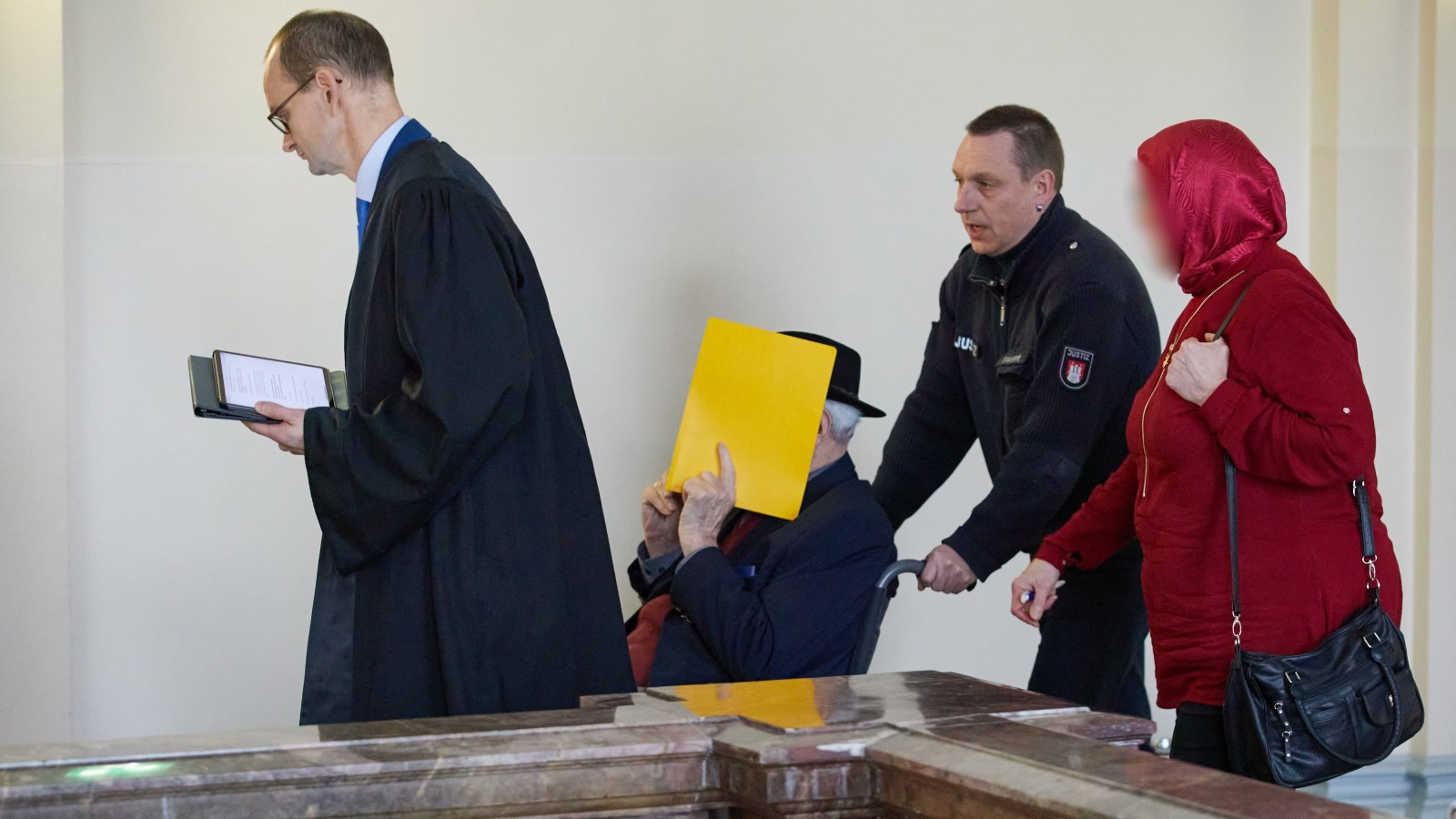 Stutthof-Prozess: Umstrittener Zeuge zieht Nebenklage zurück