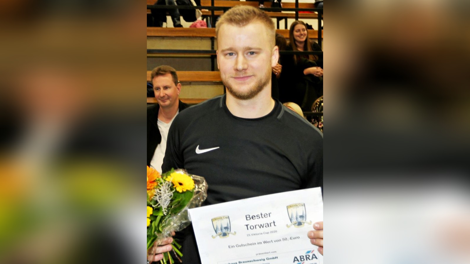 25. Viktoria-Cup: Dennis Kresin als bester Torwart geehrt