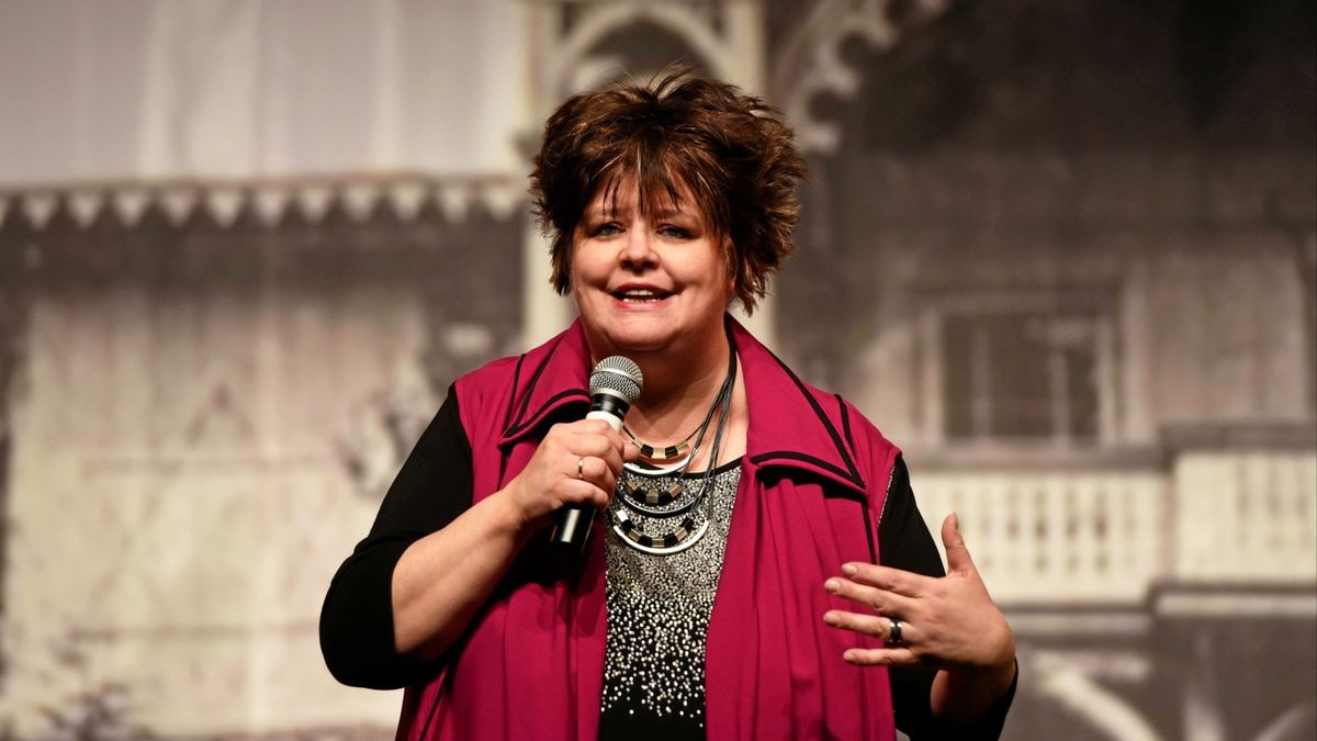 Ingrid Kühne spricht über Karneval und Humor am Niederrhein