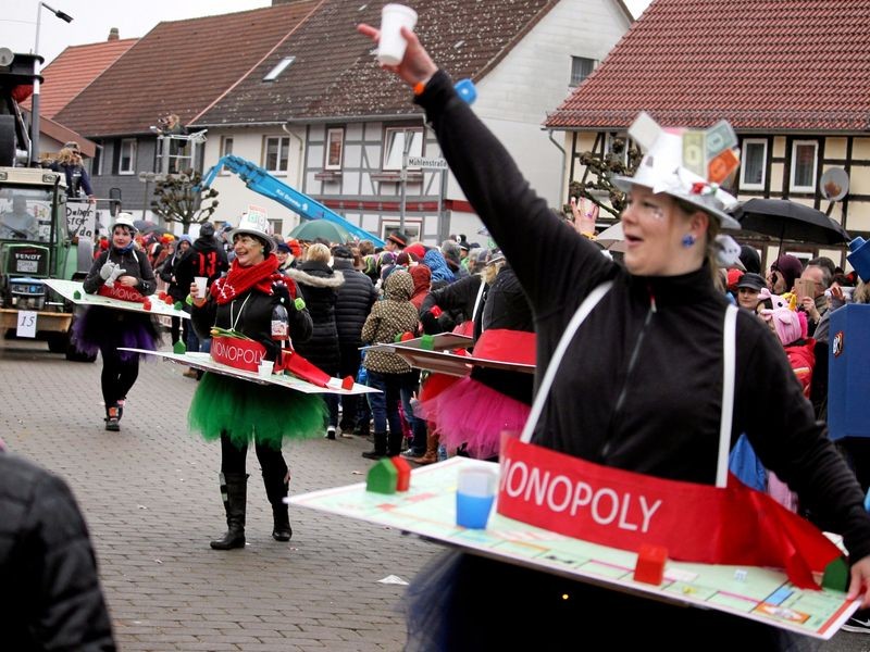 Karneval: Narren, Rocker und Spielzeuge unterwegs in Pöhlde