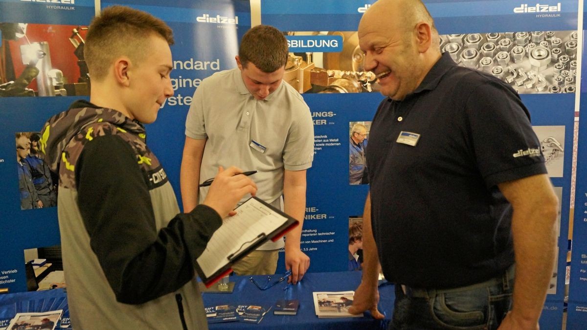 Unternehmen buhlen in Schmölln um Gunst der Schüler
