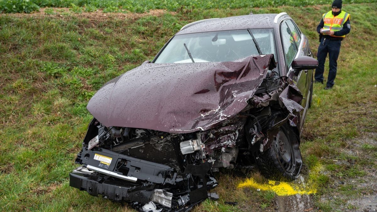 Zwei Schwerverletzte bei Unfall auf B87