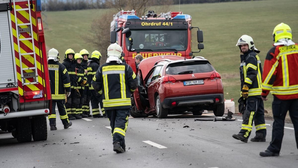 Schwerverletzte bei Unfall auf B 247