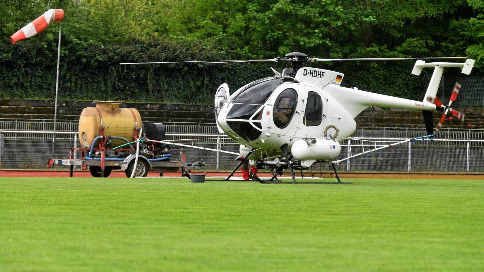 Emmerich: Hubschraubereinsatz gegen Eichenprozessionsspinner