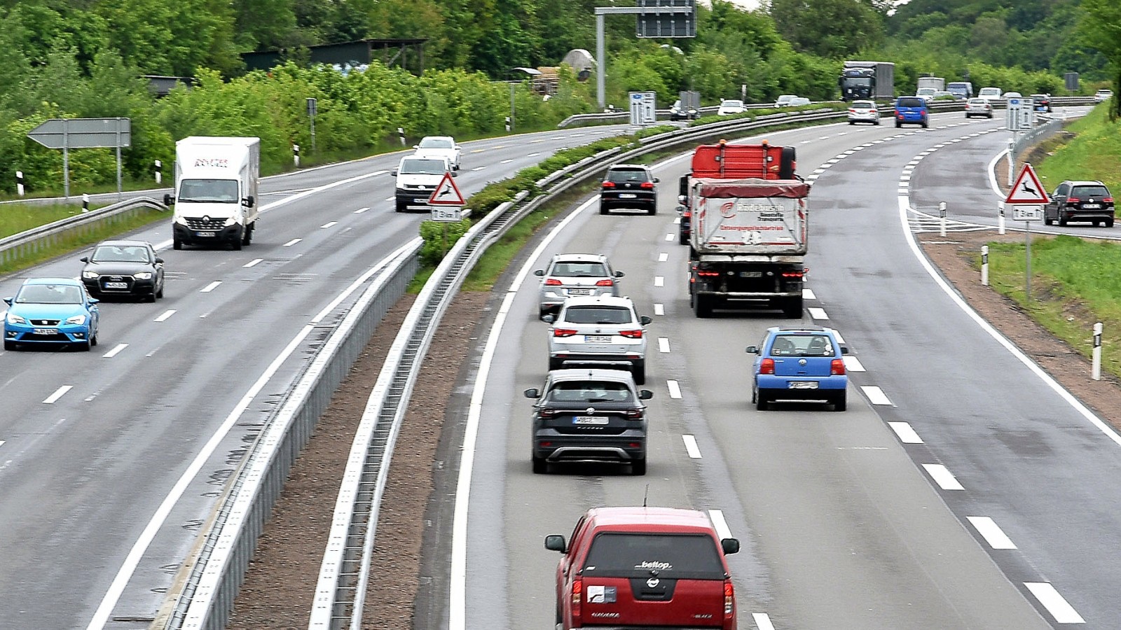 Rasen, Drängeln und mehr auf der Autobahn 39 in Wolfsburg
