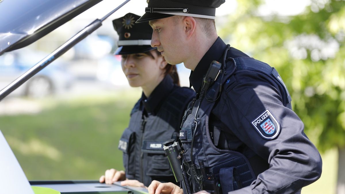 Neue Polizeiuniformen in Saalfeld vorgestellt