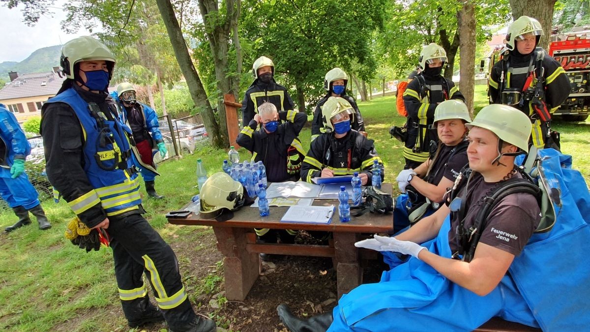 Drei Verletzte bei Gefahrstoff-Unfall: Großeinsatz in Jena