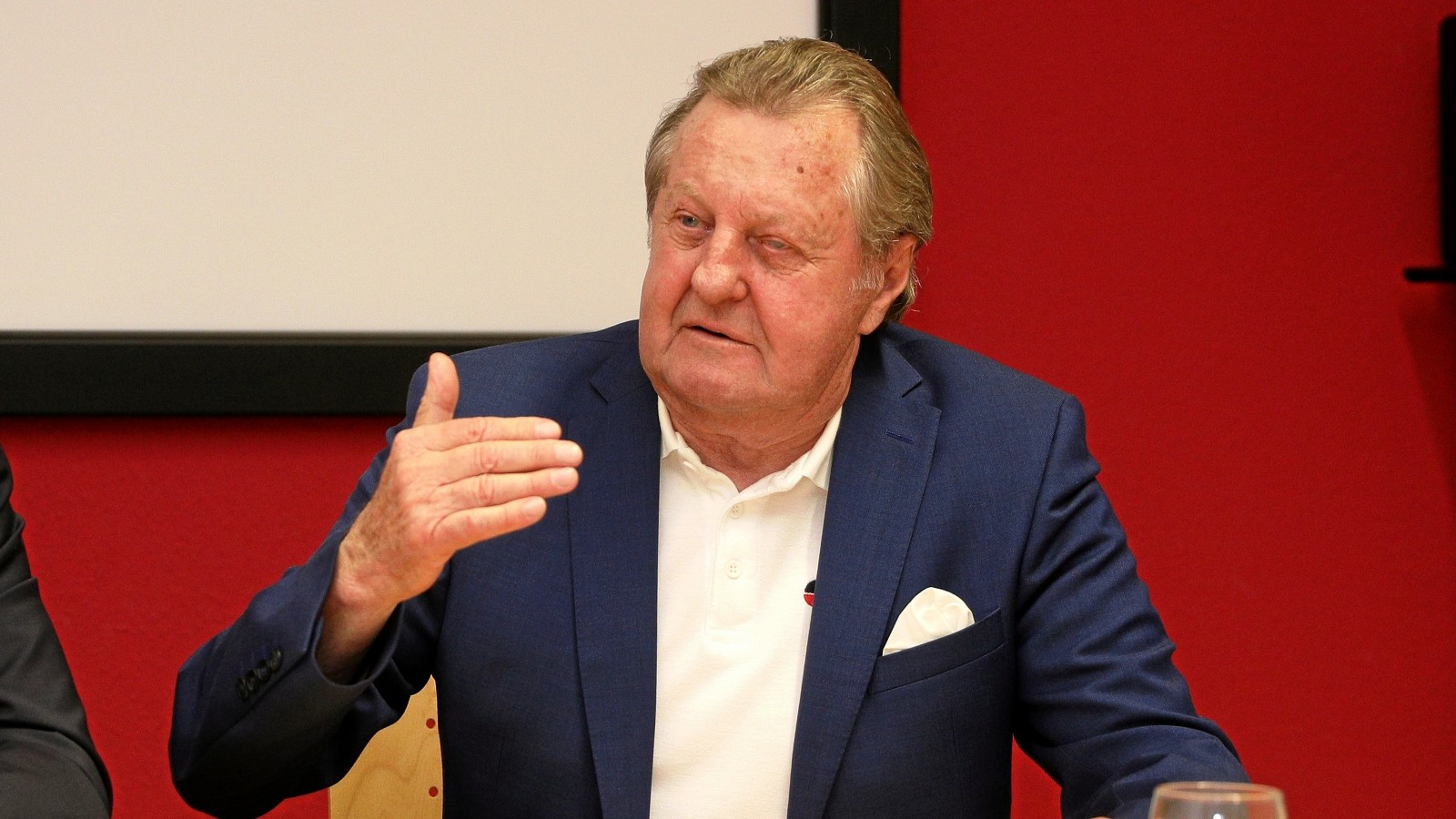 RWE-Ehrenpräsident Neumann: „Das war ein abgekartetes Spiel“