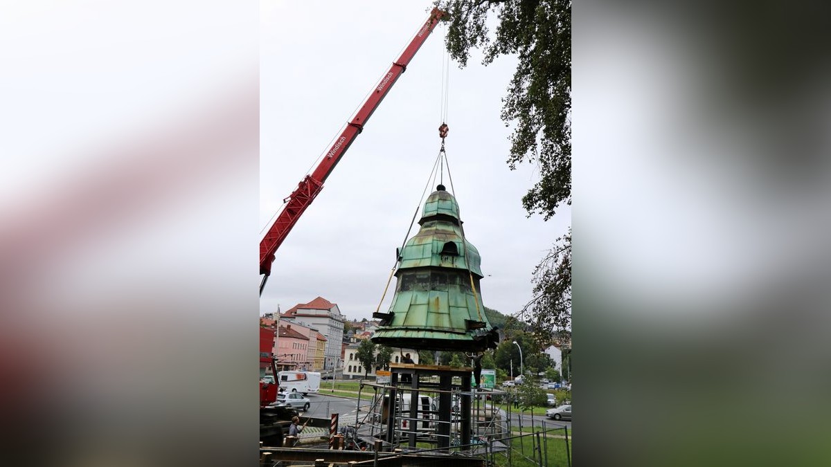 Pößneck: Turmhaube von Siegel & Schütze / Rotasym an ihrem endgültigen ...
