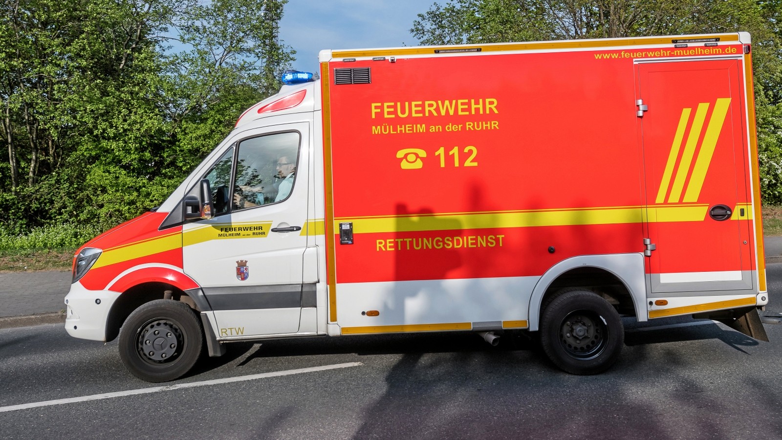 Mülheim: Schwerer Unfall auf der A40 mit fünf Verletzten