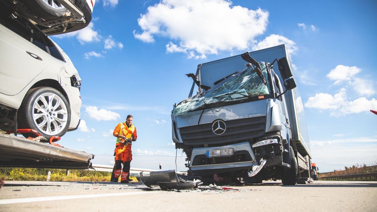 Langer Stau nach Unfall auf A4 bei Gera
