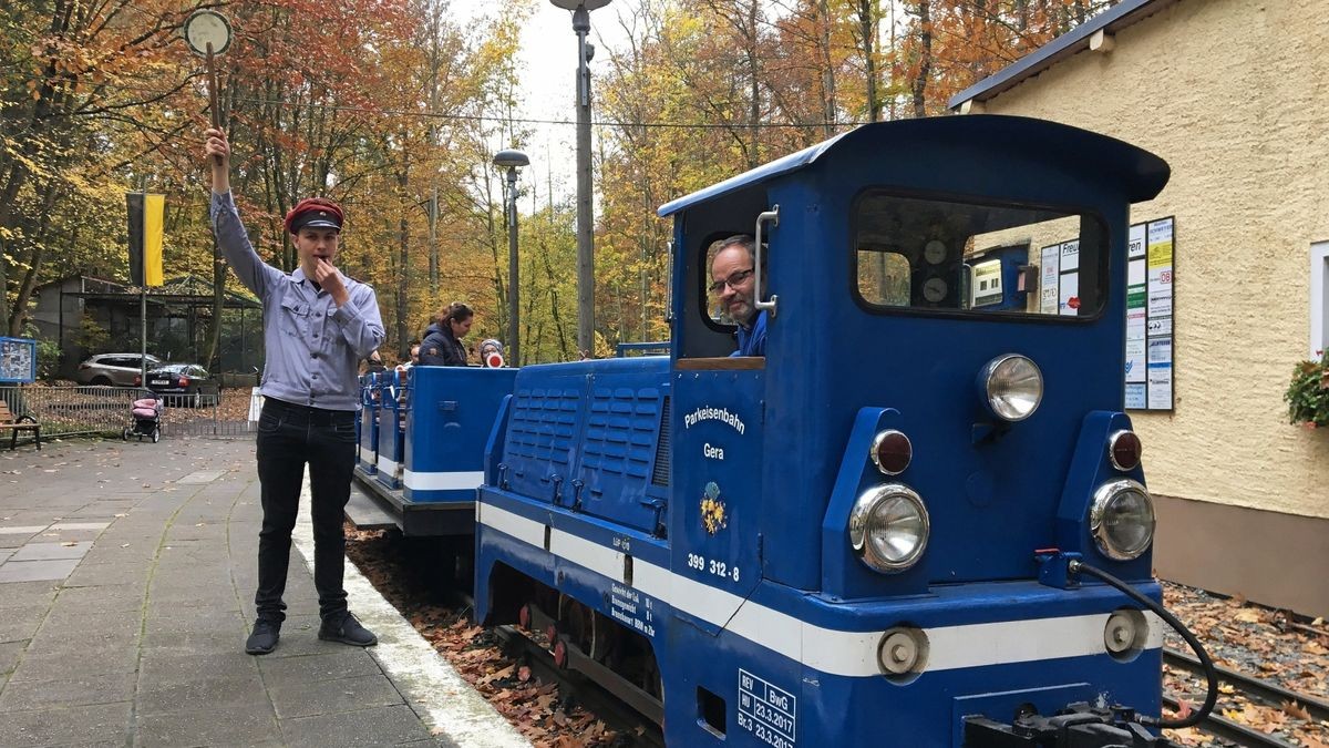 Abpfiff für die letzte Fahrt der Parkeisenbahn in Gera