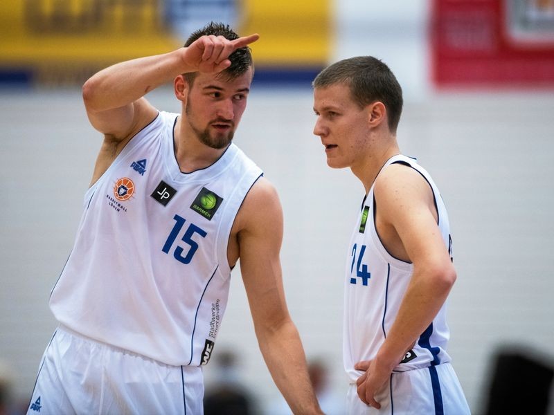 Neu-Löwe Leon Hoppe: Schütze und Mentor