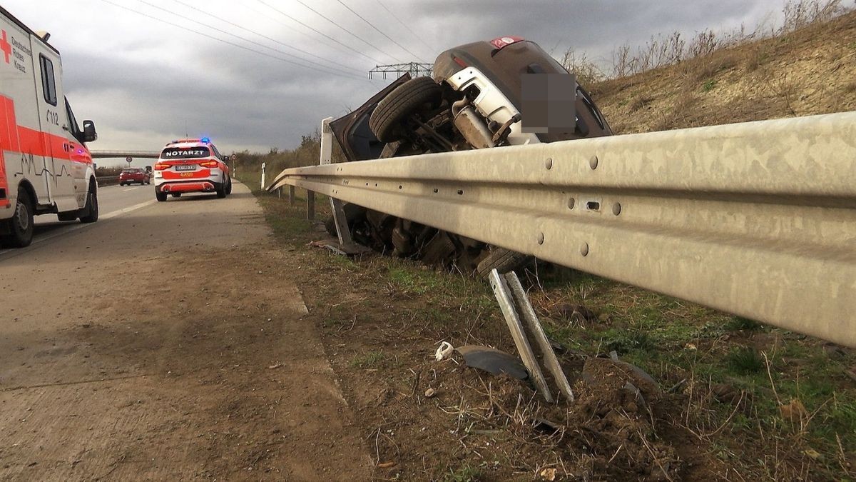 Mehrere Verletzte bei Unfall mit drei Fahrzeugen auf A71
