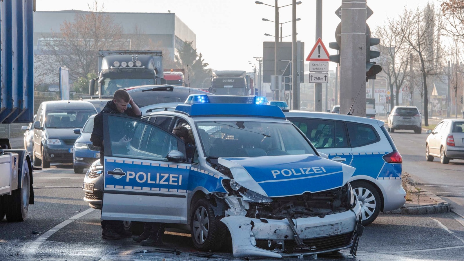 Unfall in Erfurt - Auto kollidiert mit Streifenwagen